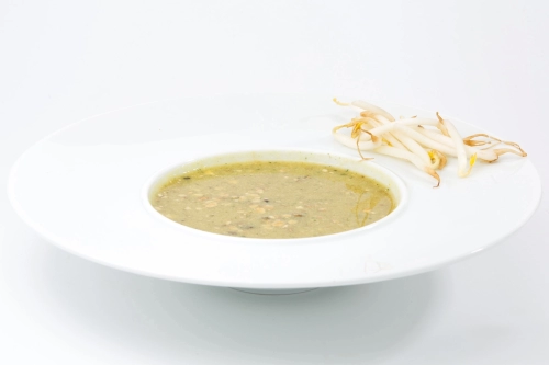 Deze eiwitrijke Aziatische dieet soep van dline slim en makkelijk.