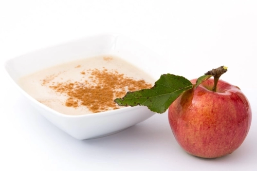 Start tijdens het proteïnedieet je ontbijt met havermout appel kaneel.