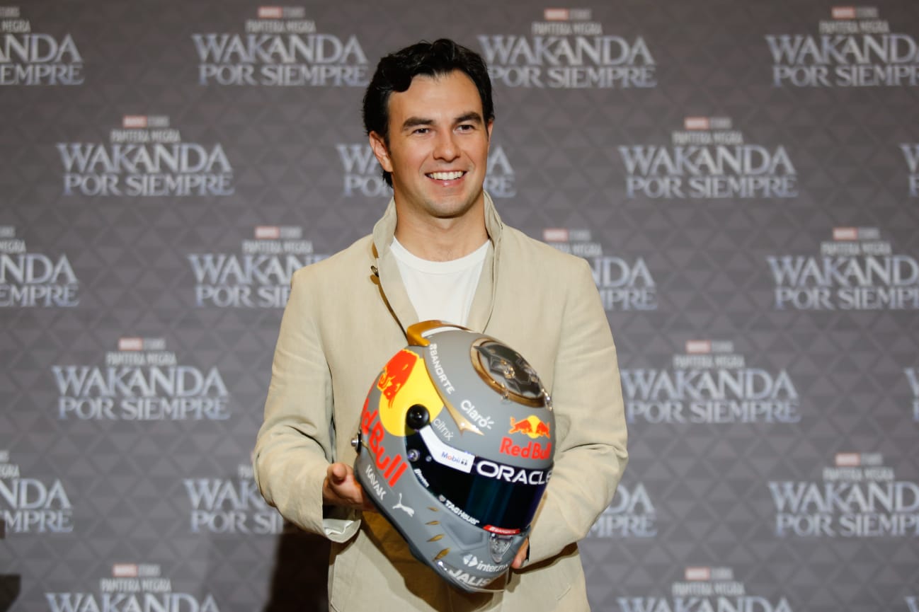 Checo Pérez: Así es el espectacular casco de Black Panther que usará en ... Checo Pérez: Así es el espectacular casco de Black Panther que usará en ...