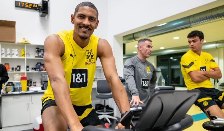 Sebastien Haller está de regreso con el Borussia Dortmund tras superar ...