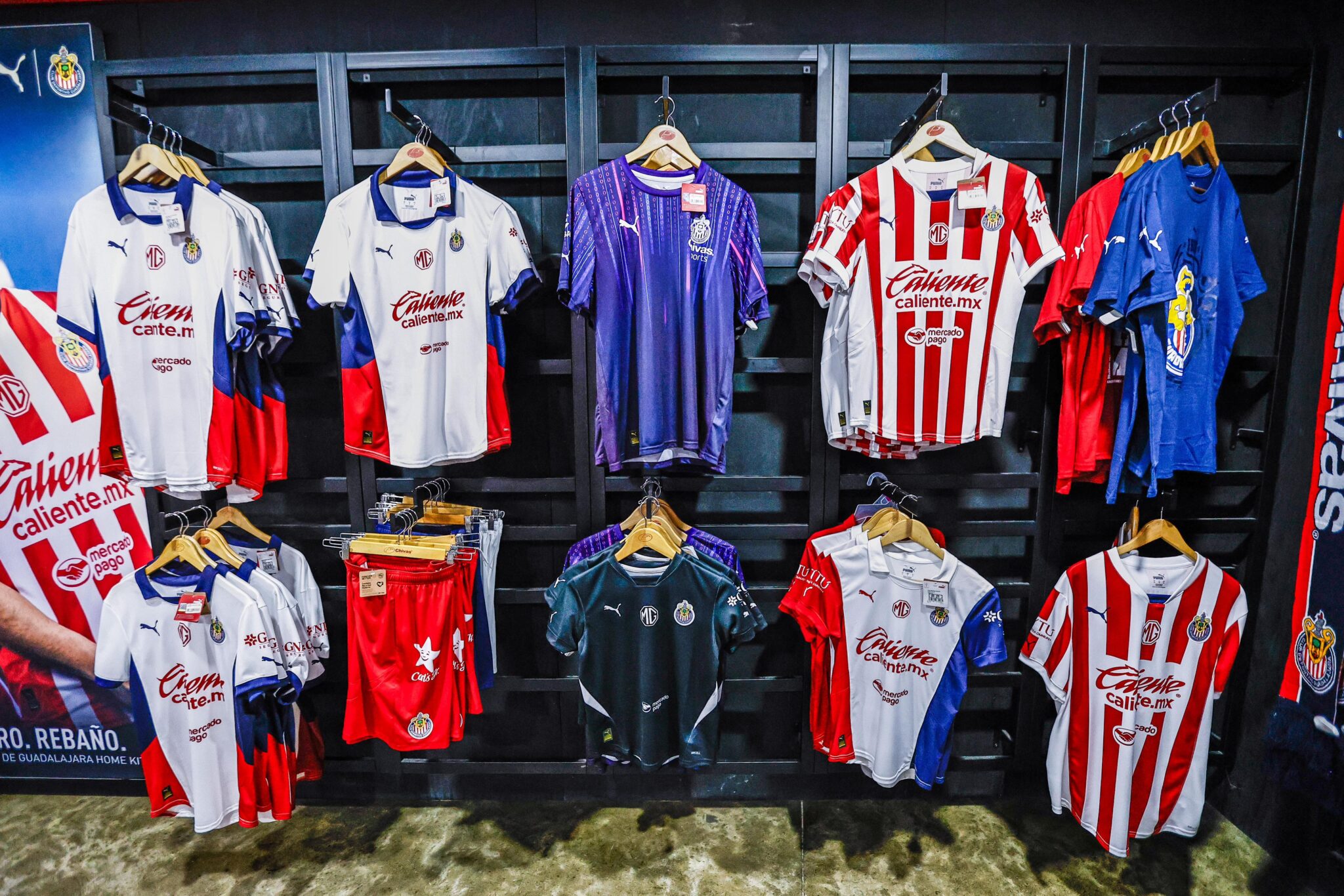 Adiós a la “Chicharomanía”, las playeras de Javier Hernández ya no son ...