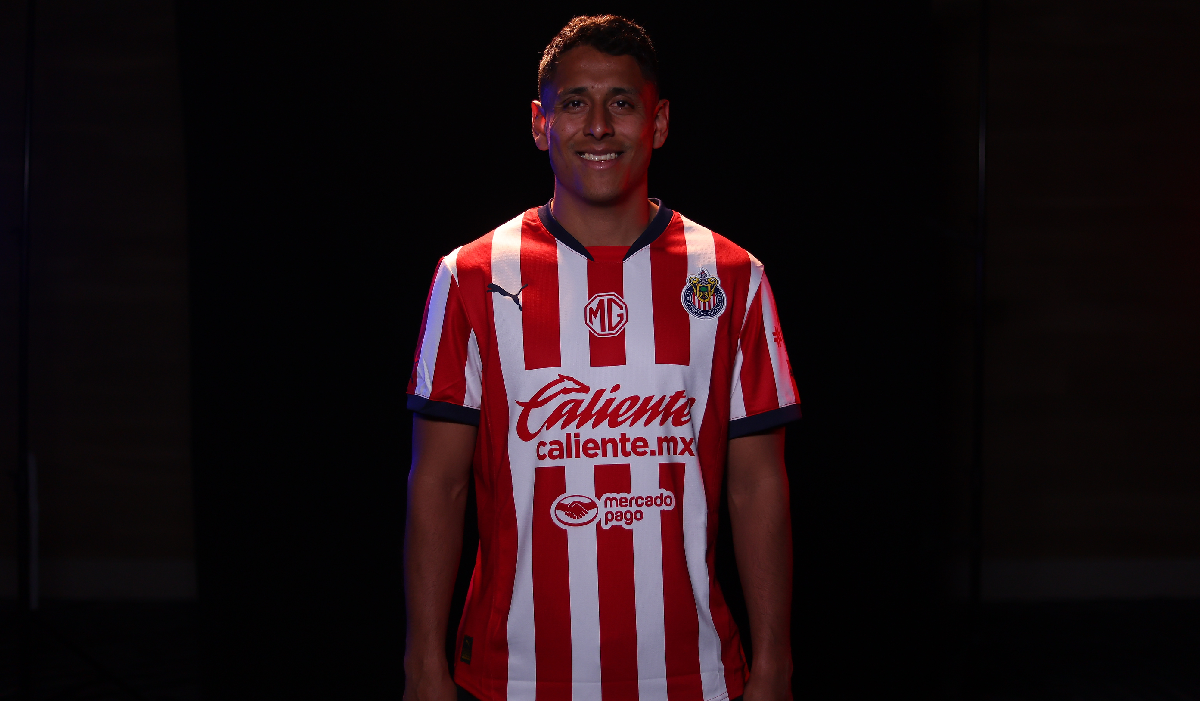 ¡Ya es oficial! Luis Romo ya es jugador de las Chivas: Así anunciaron a ...