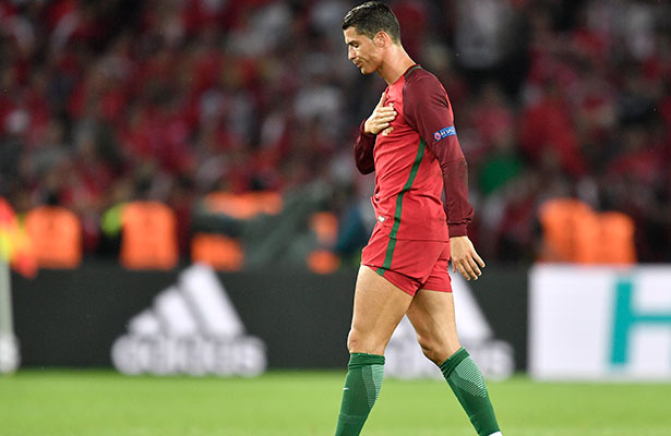 Prensa portuguesa, indignada con Cristiano Ronaldo | ESTO en línea Prensa portuguesa, indignada con Cristiano Ronaldo | ESTO en línea