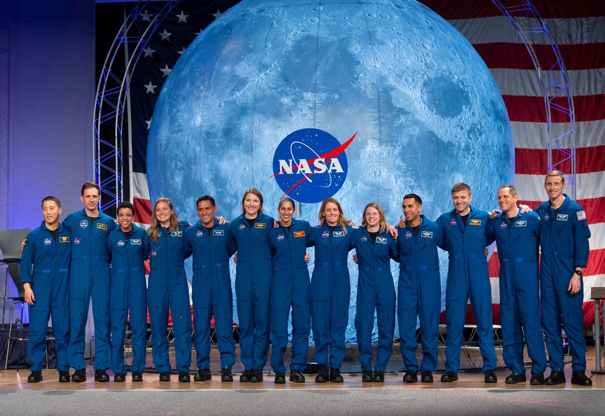 Doctor And Former Navy SEAL Became The First Korean-American NASA ...