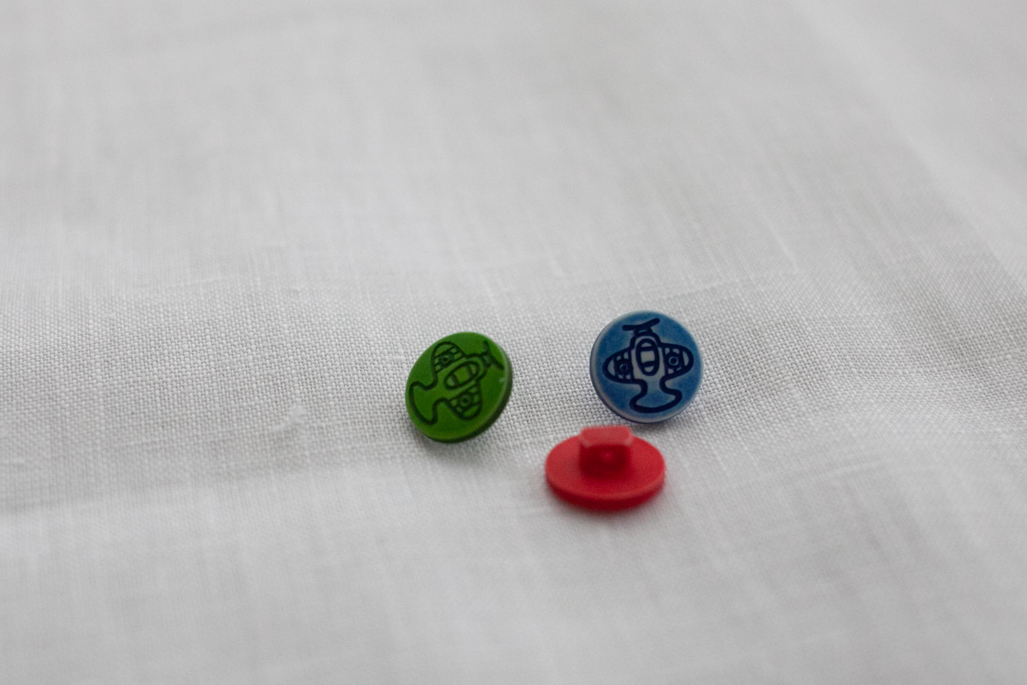 High Flying Plastic Buttons - Stonemountain & Daughter Fabrics