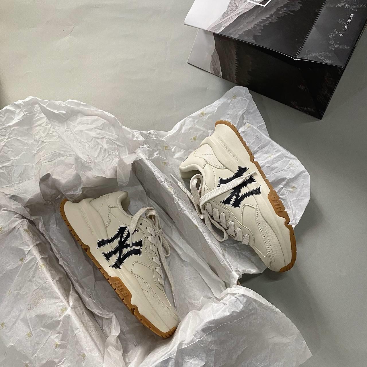 Minhshop.vn - Giày MLB Chunky Runner BASIC 'NEW YORK YANKEES /GUM ...