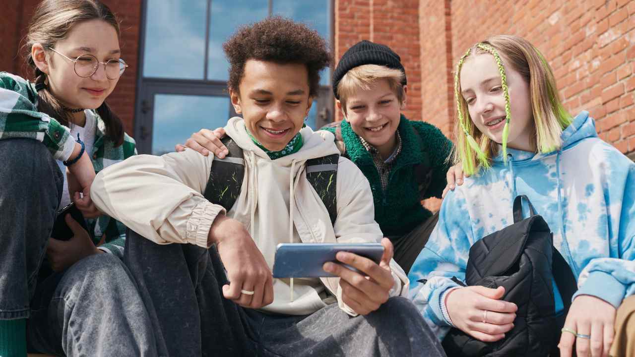 Sneaky Ways Video Apps Keep Teens Watching