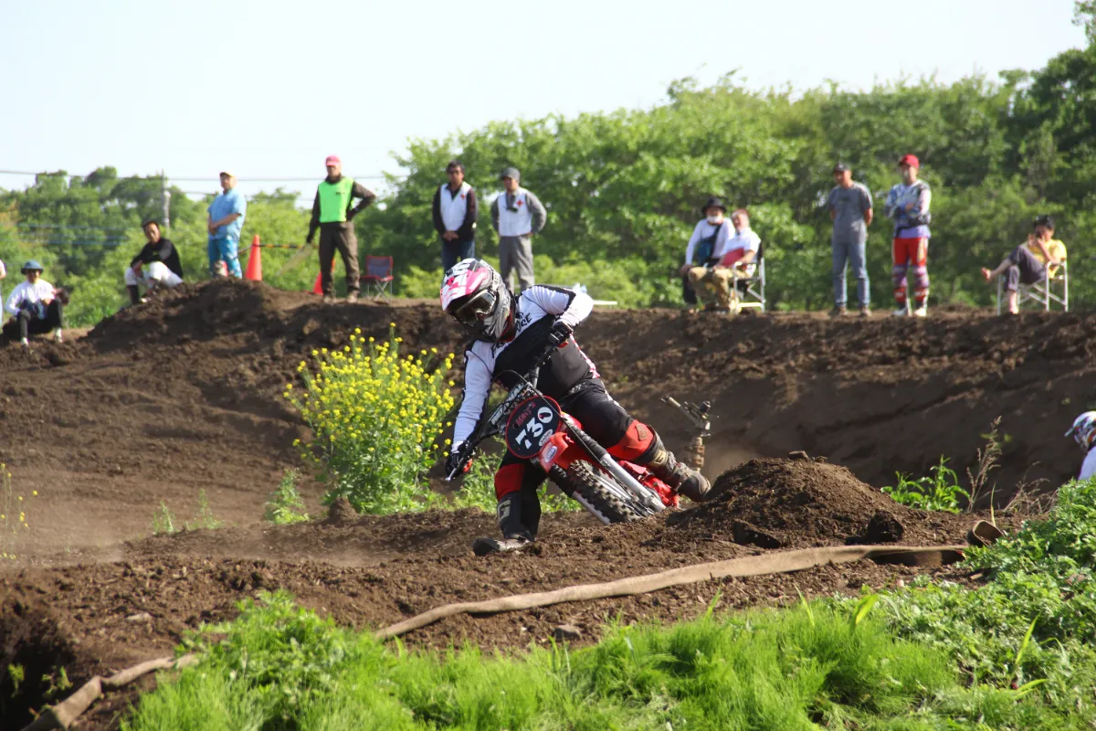 【チキチキVMXレースレポート】転倒直後から怒涛の10台抜き！観客の注目を集めた中村さん、見事2位フィニッシュ！