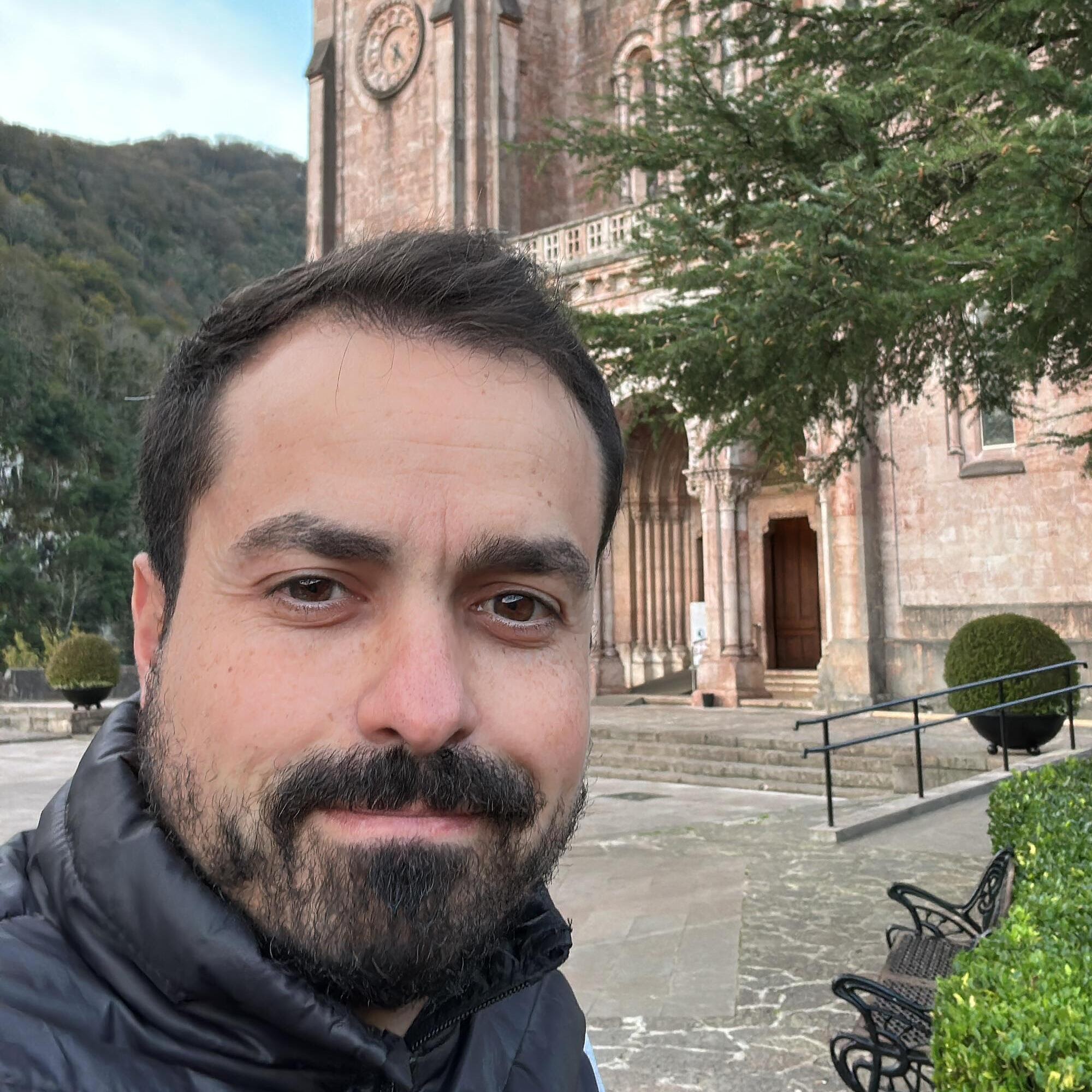Mi hija comparte su ubicación conmigo por Google maps pero su ubicación ... Mi hija comparte su ubicación conmigo por Google maps pero su ubicación ...