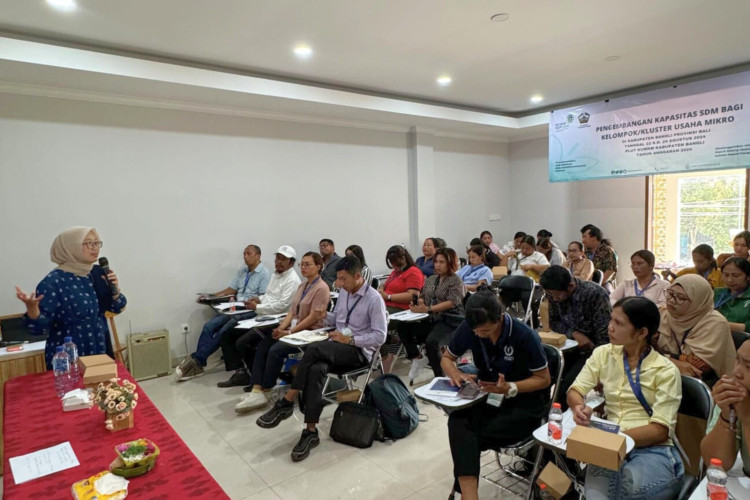 Tingkatkan Daya Saing UMKM, Kemenkop UKM dan Akselerasi.id Melatih Para Local Heroes