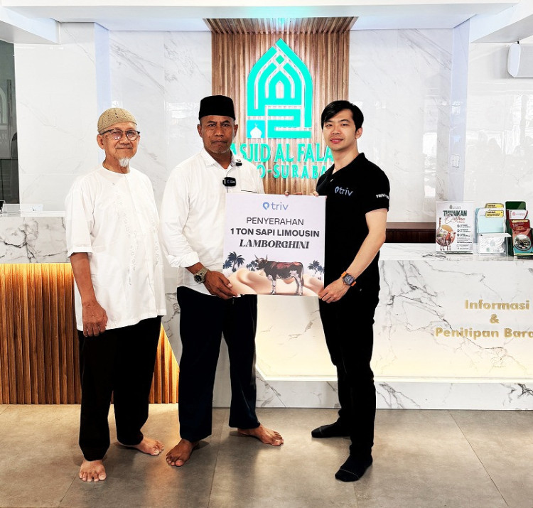 CEO TRIV Gabriel Rey Serahkan Hewan Kurban di Surabaya - SWA.co.id
