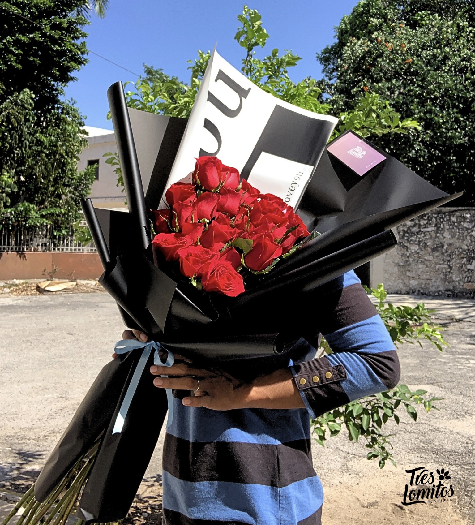 Rosas & papers Papel negro - Florería en Mérida | Envío de Flores a ...