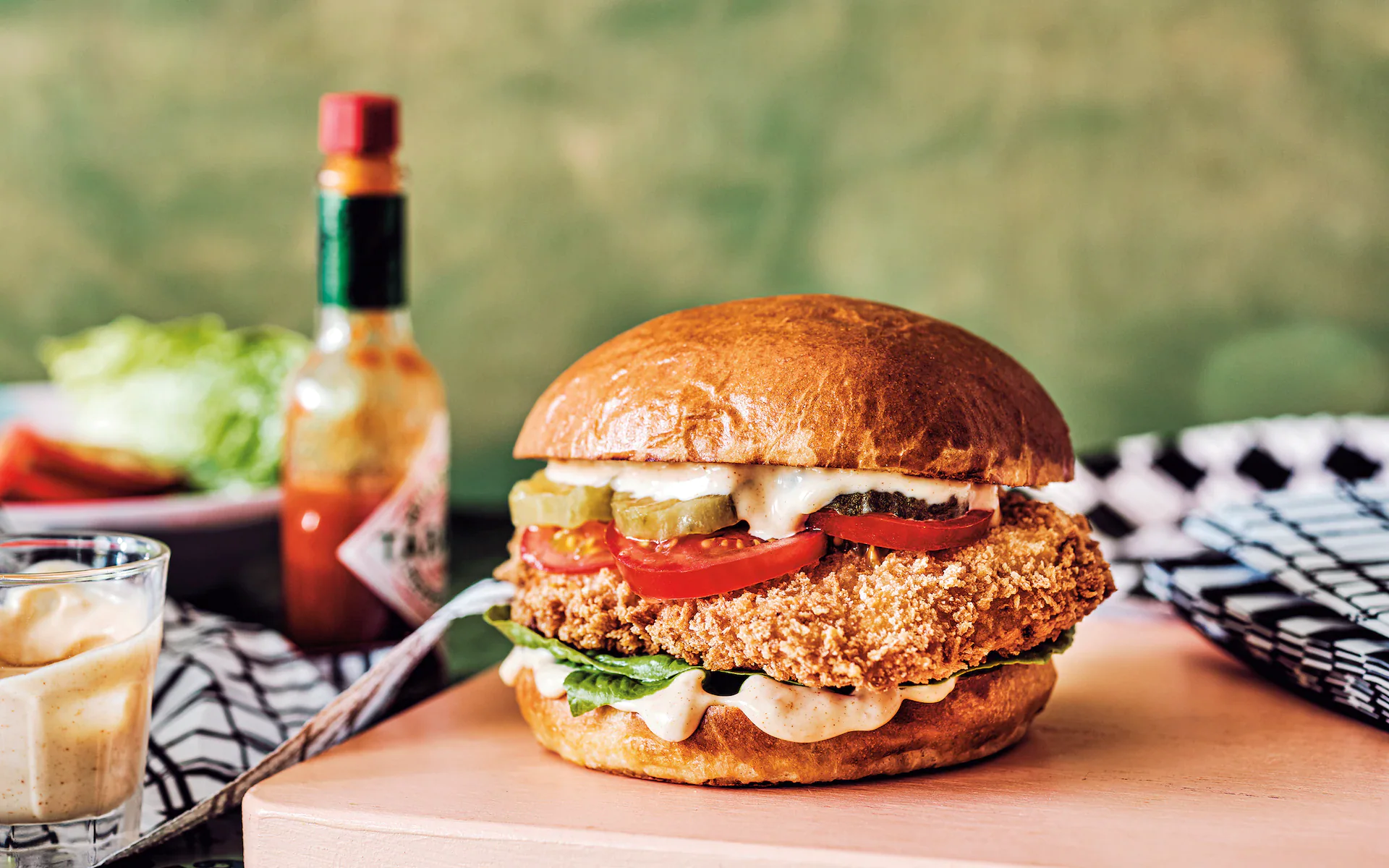 Rattan Pepper Chicken Leg Burger - CAB'IT Foody | Take App