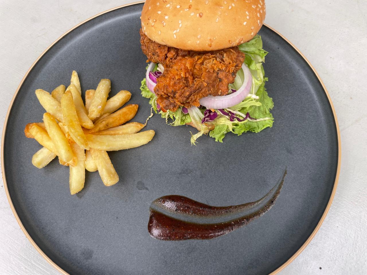 Crispy Wonder Burger - Draaco's Grill | Take App
