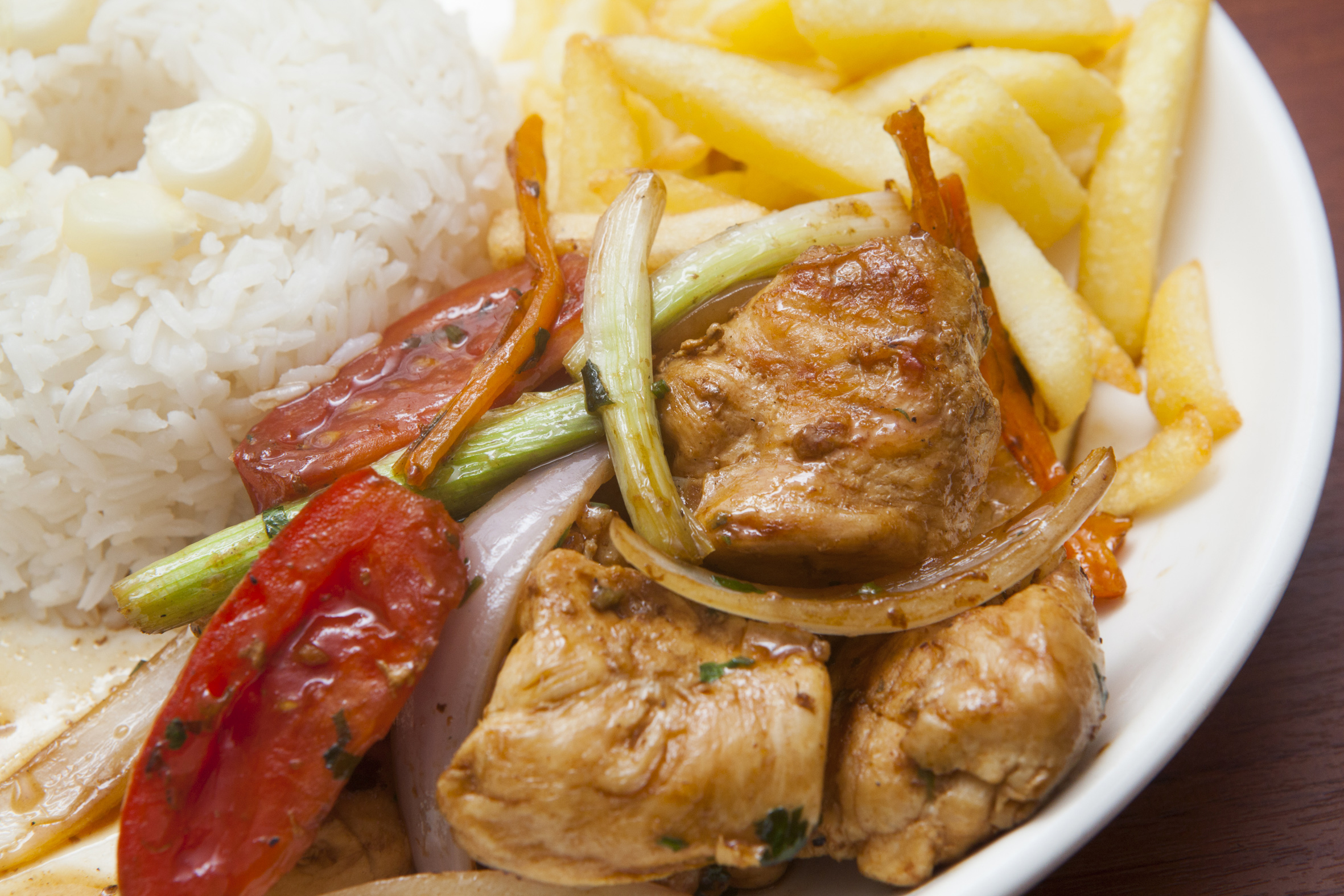 Pollo Saltado - Carbón y Punto