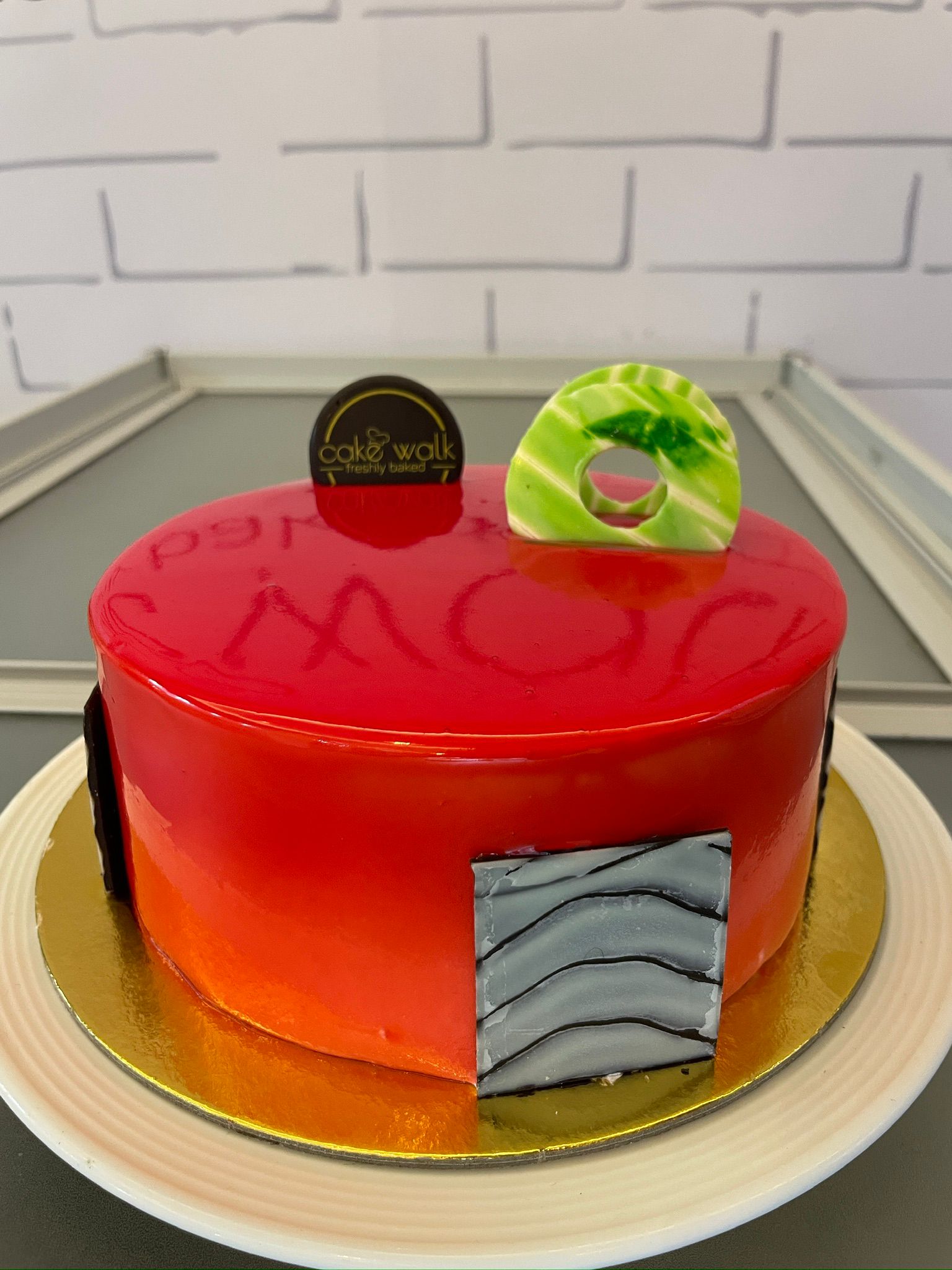 Cake Walk Silky Strawberry Cake - Cakewalk Bahrain | Delicious Custom ...