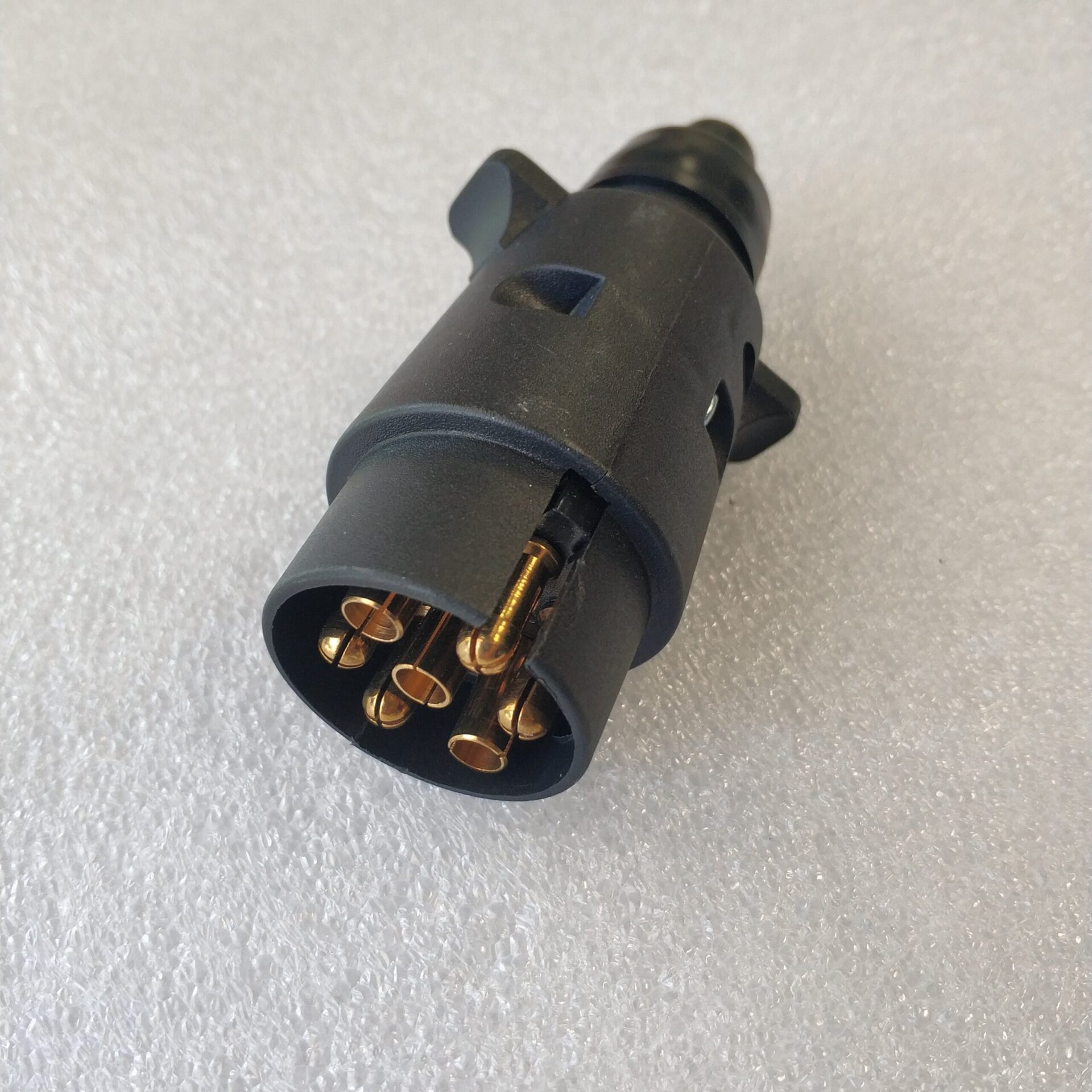 12v 7Pin Plastic Male Trailer Plug Socket - Electromann SA - The Gadget ...