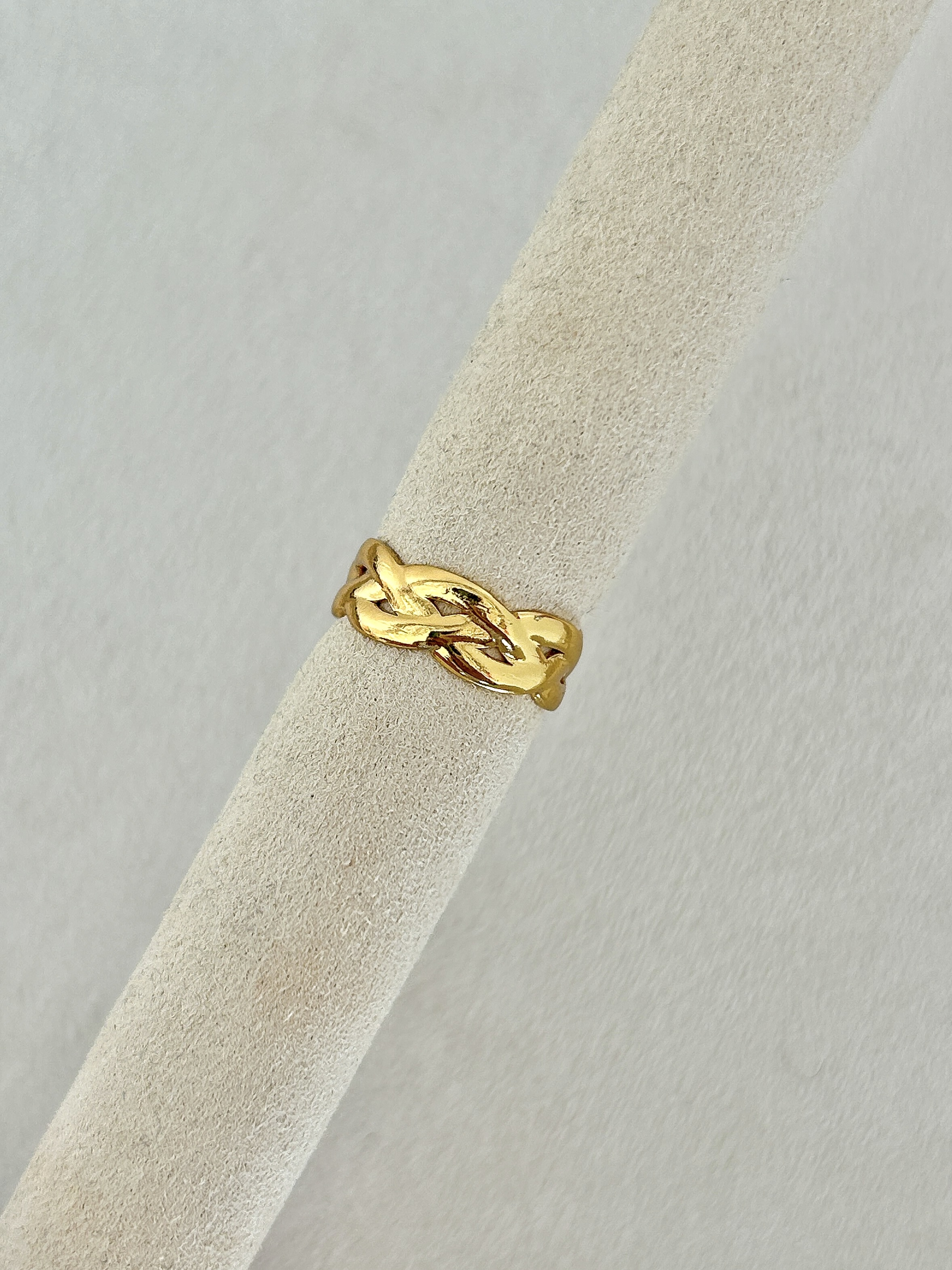 Tangled ring - Saleby.nc | Take App