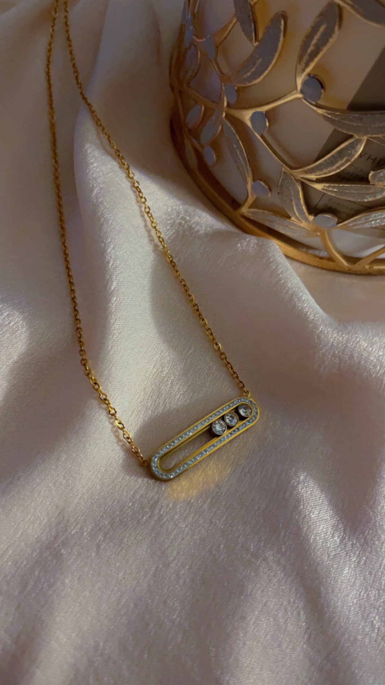 Movable Diamond Pendant Necklace Gold - JewelMe Lux Jewels