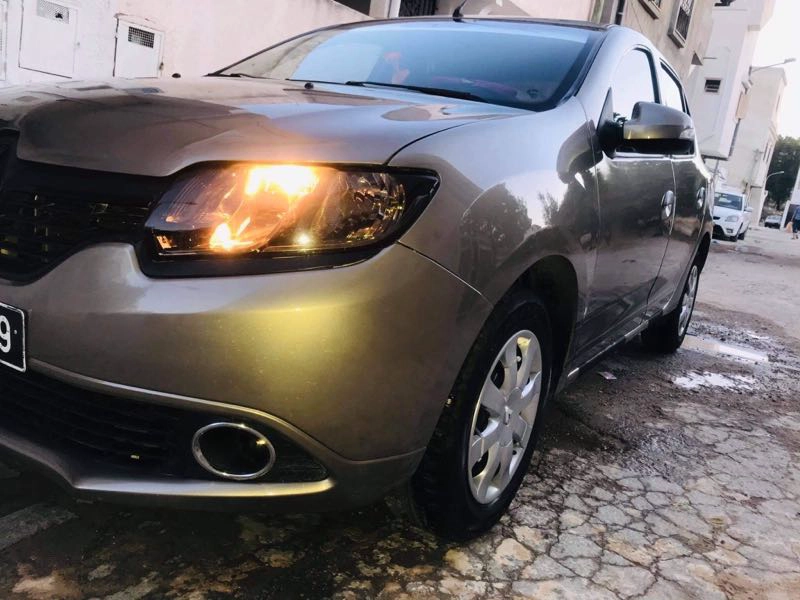 Renault Symbol - 2014 Essence 5 CV à Tunis - autoprix.tn