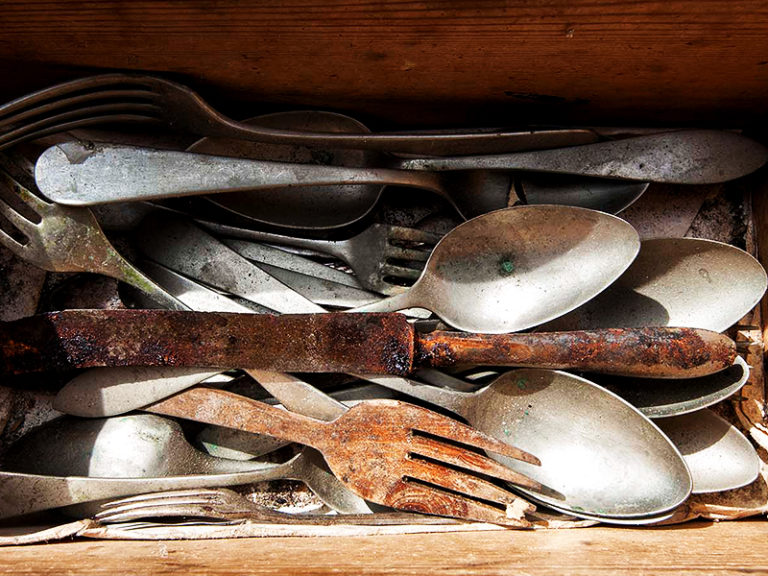 10 Simple DIYs On How To Remove Rust Stains - The Channel 46