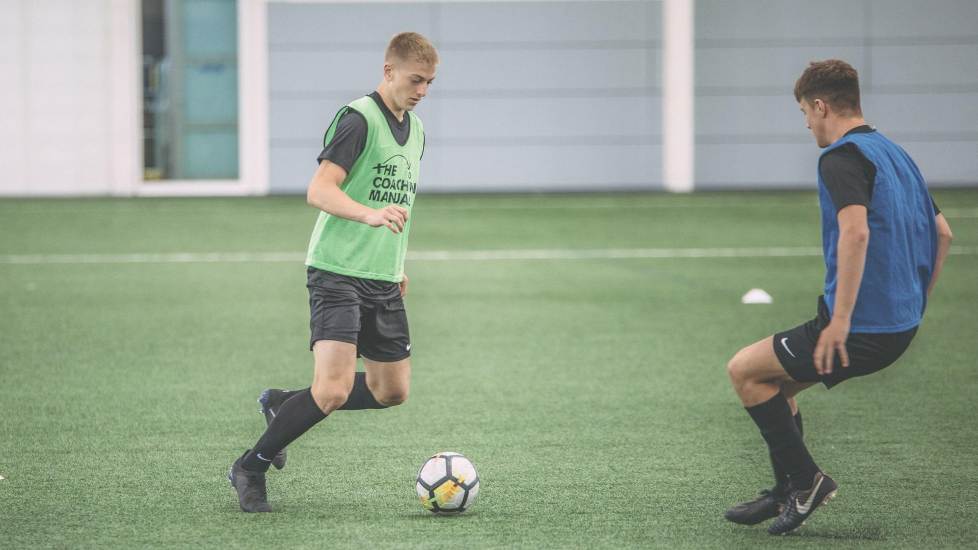 Recognising When To Dribble Or Run With The Ball - The Coaching Manual