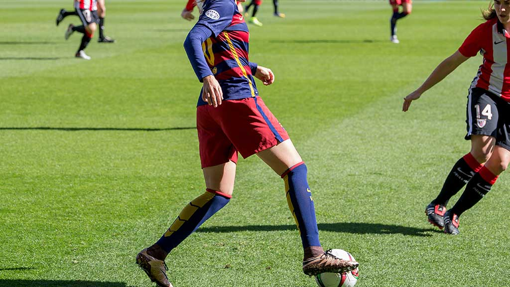 Tactical Play: 4-4-2 In possession in the defensive third. Overlapping ...