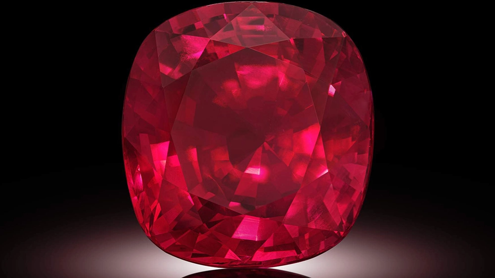 Cận cảnh viên ruby “huyết bồ câu” sắp làm nên kỷ lục tại Sotheby’s ...