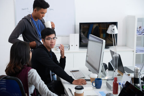 รู้จักนักสร้างและพัฒนาซอฟต์แวร์ 'Software Engineer VS Programmer ...