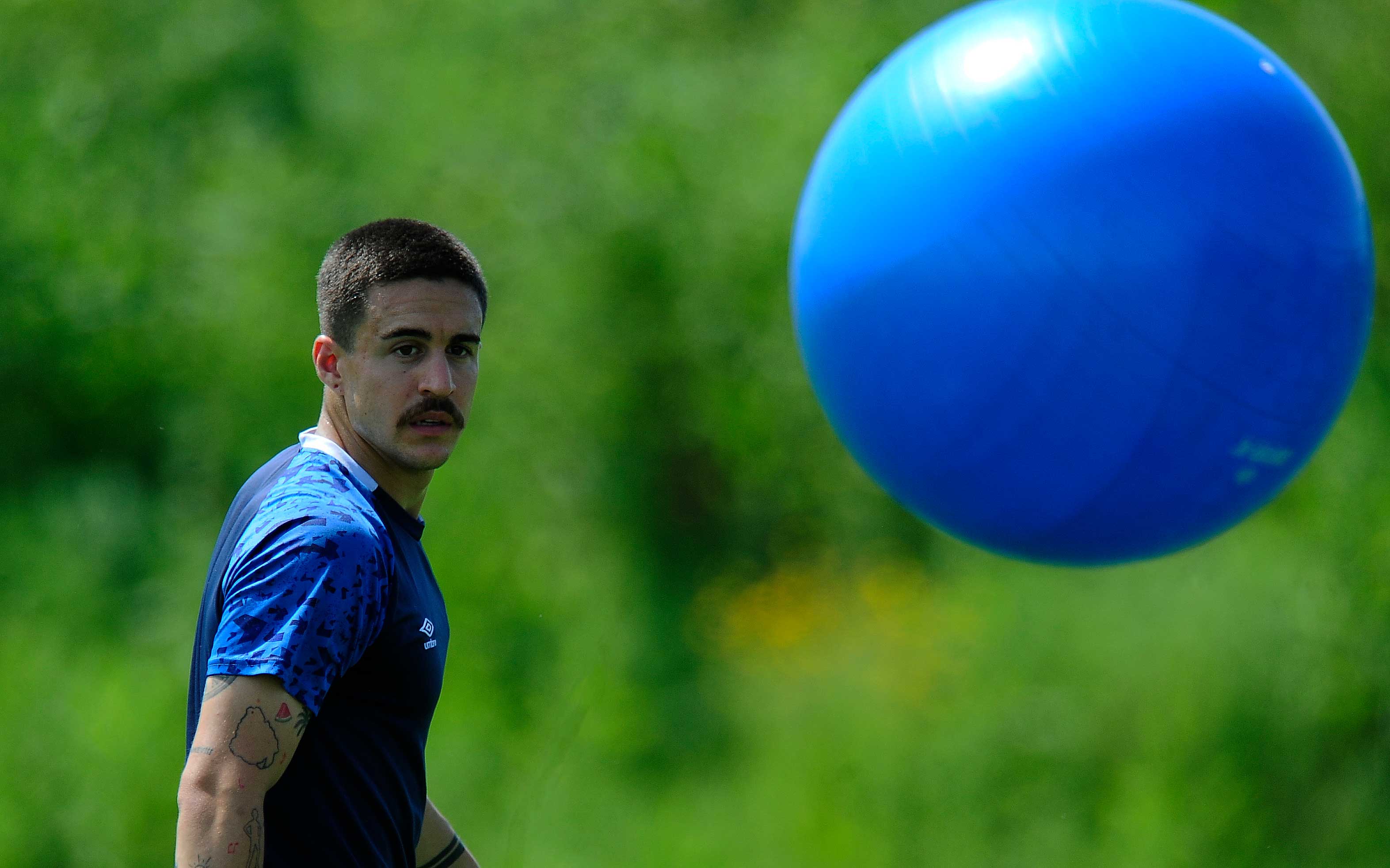 Tenfield.com » Neves por la vuelta