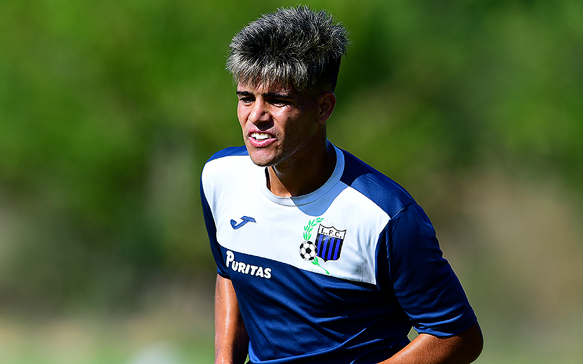 Tenfield.com » El sábado entrena en el sintético del rival