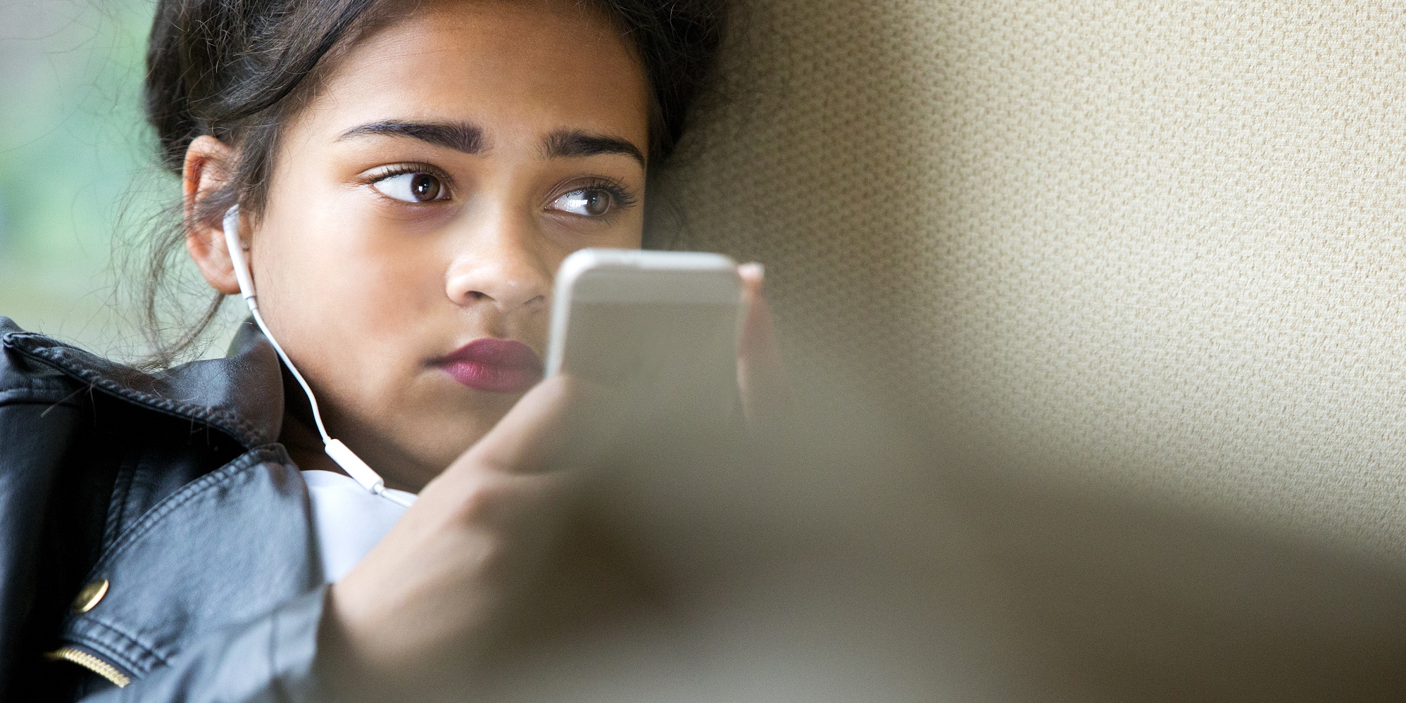 Poll: Do we need social media watchdog to protect kids? - TFN