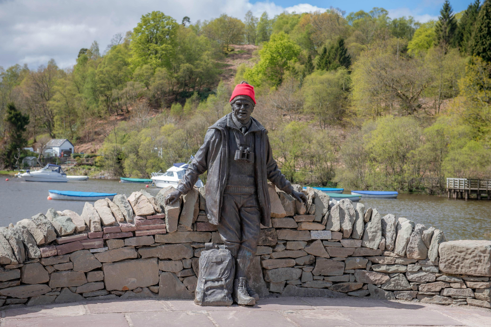 Thieves target Tom Weir statue - TFN