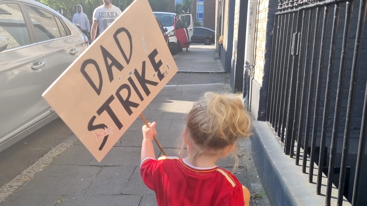 Join the DadStrike for better paternity leave