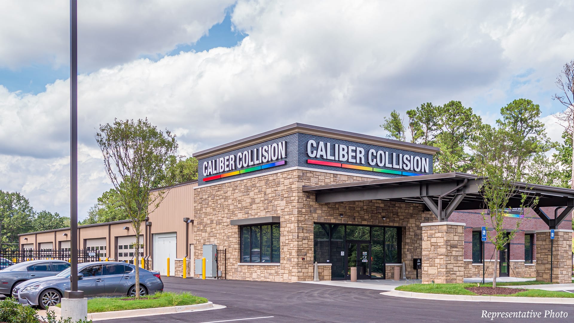 CAREVET ANIMAL HOSPITAL STRIP | The Mansour Group