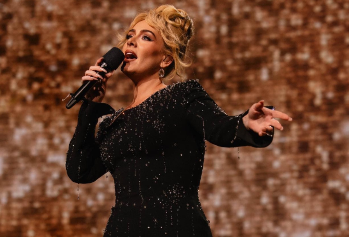 Adele presume colección de peluches del Dr. Simi