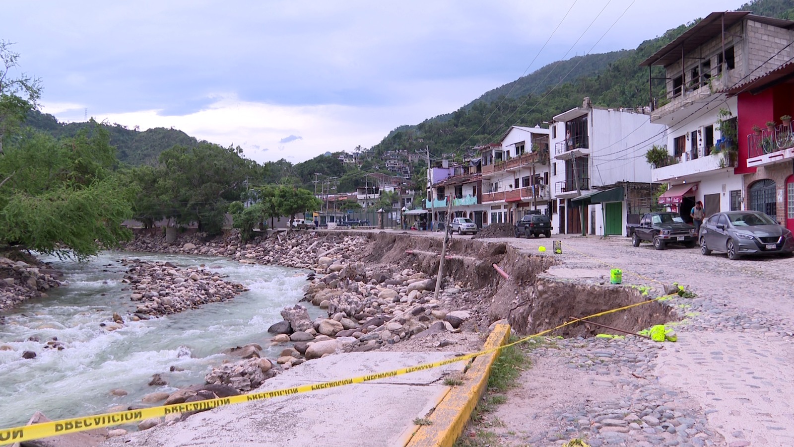 Calle Rivera del Río sigue perdiendo terreno por crecidas del Cuale