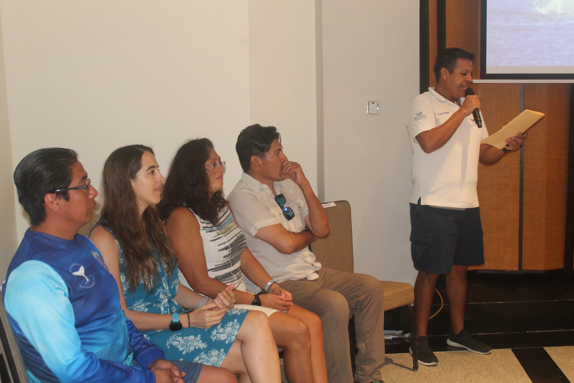 Logra hazaña de nado Stephanie Montero en la Bahía de Banderas