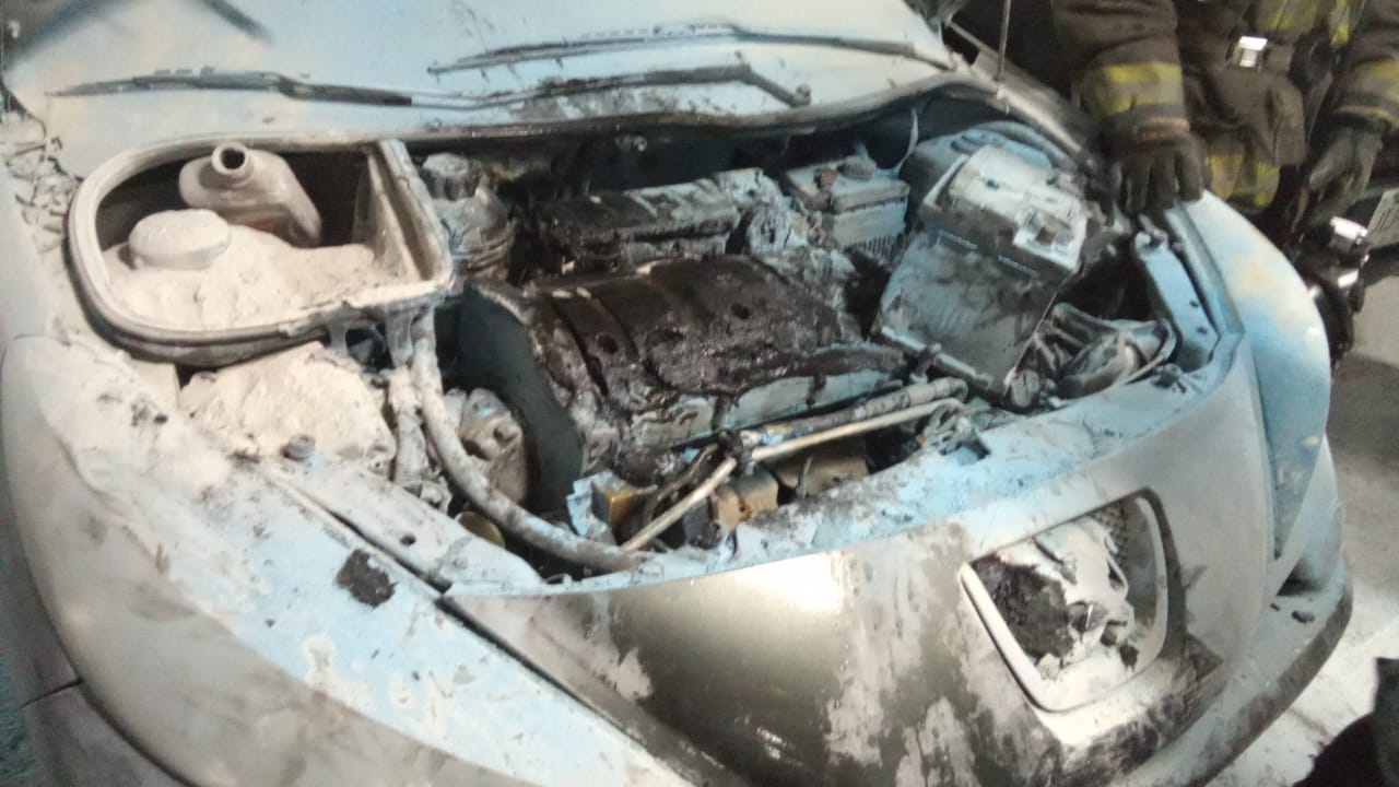 Car Engine Fire Reported in Supermarket Parking Lot - Puerto Vallarta ...