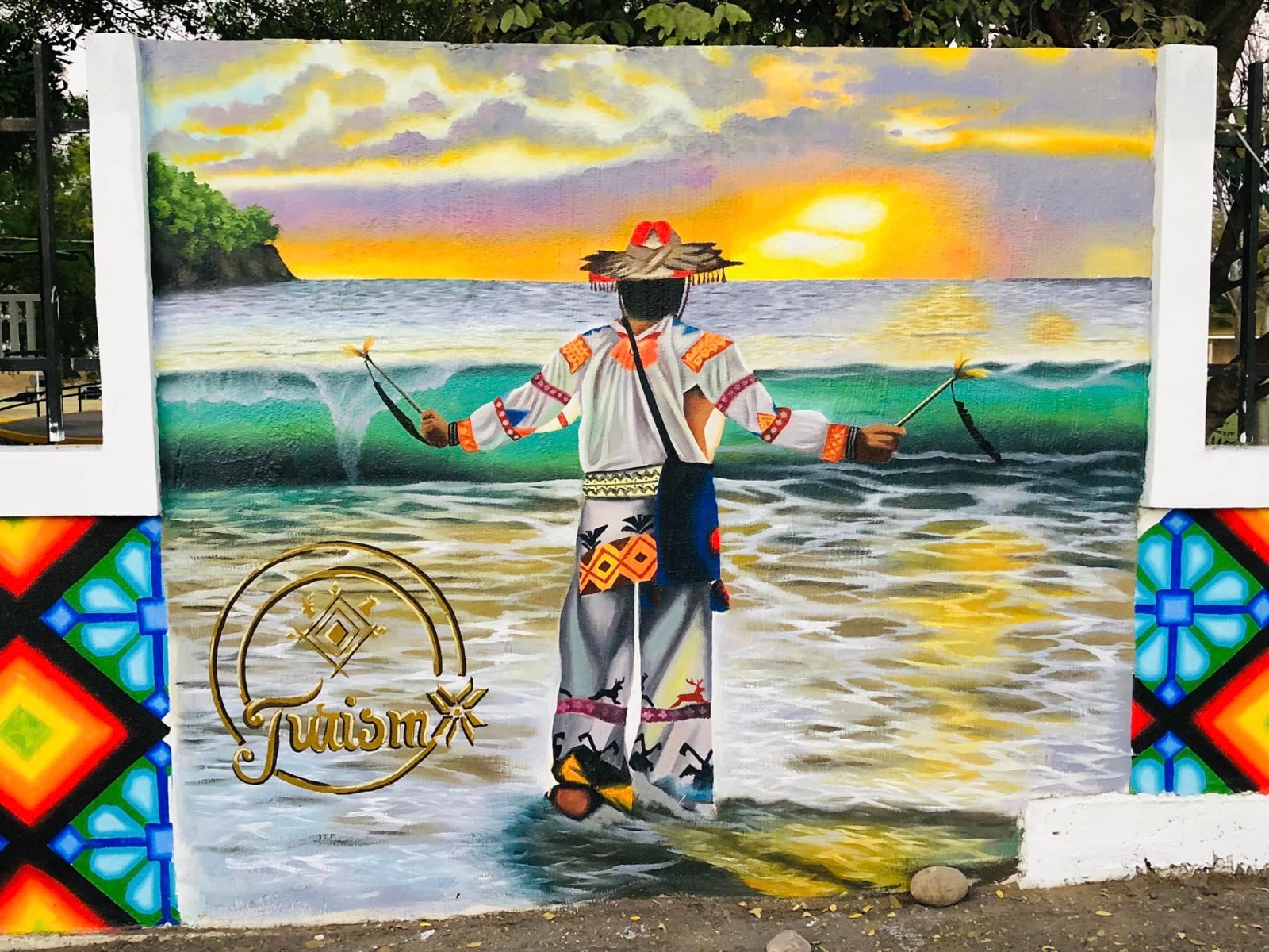 Inauguran mega mural "La Grandeza Jaguarundi" en la UTBB