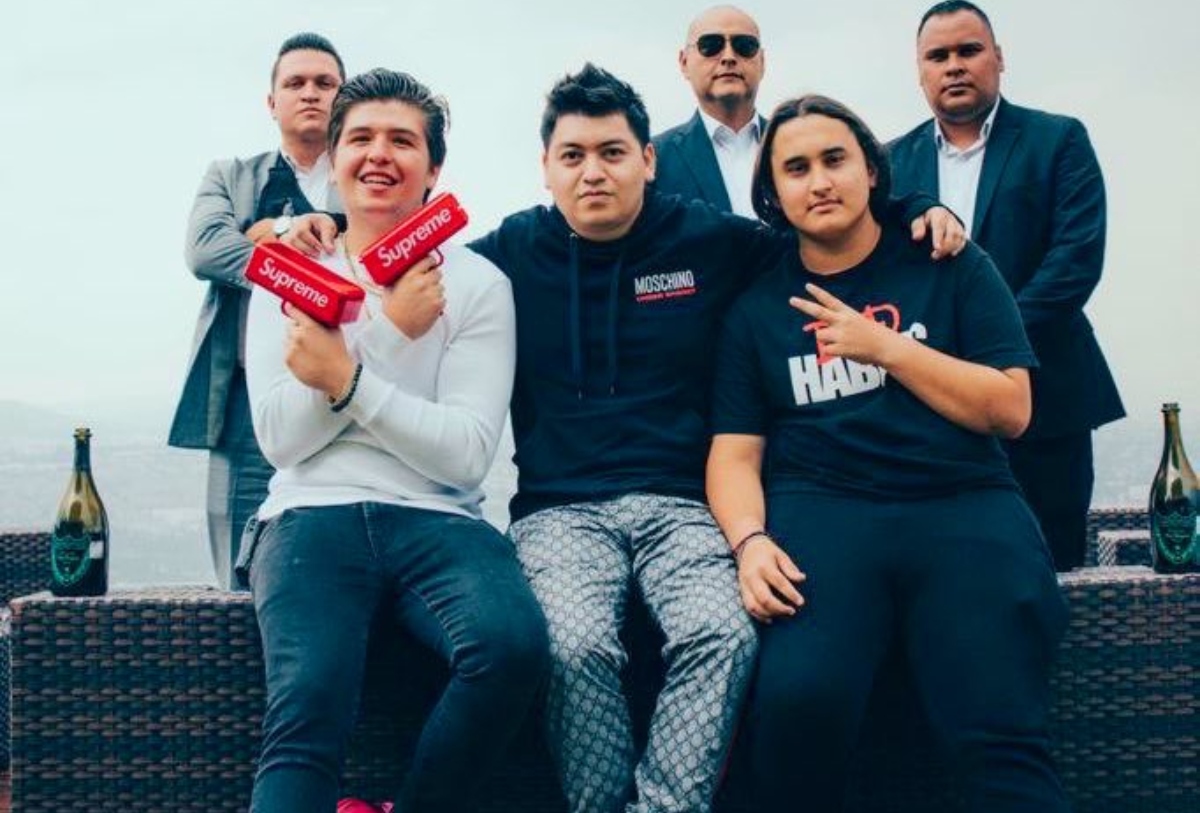 Difunden fotos de Jesús Ernesto, hijo de AMLO, junto al Fofo