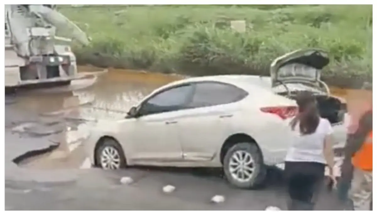 Aparece socavón cerca del aeropuerto de Guadalajara