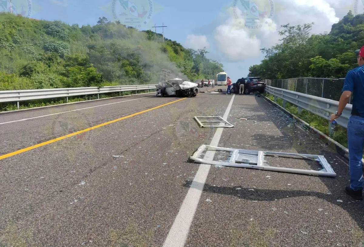 Choque brutal paraliza la nueva autopista Las Varas– Vallarta