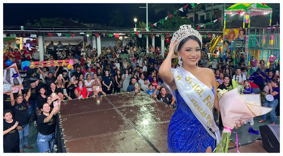 Alexa Dávila coronada Reina de las Fiestas Patrias El Pitillal 2025