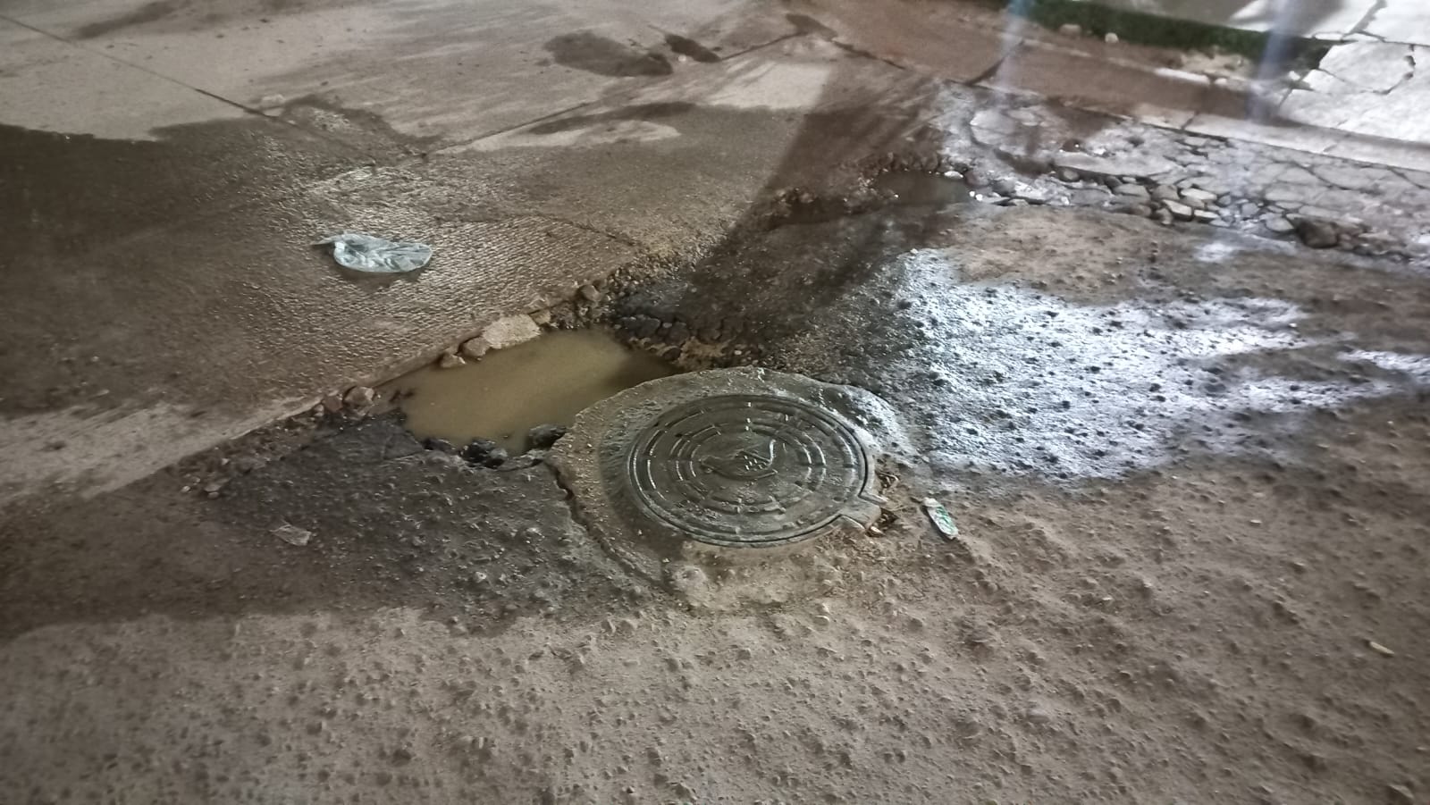 Vecinos De La Colosio Denuncian Desbordamiento De Aguas Negras