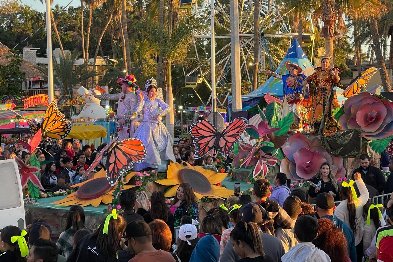 Miles de personas disfrutaron del desfile del Carnaval La Paz 2024 Miles de personas disfrutaron del desfile del Carnaval La Paz 2024