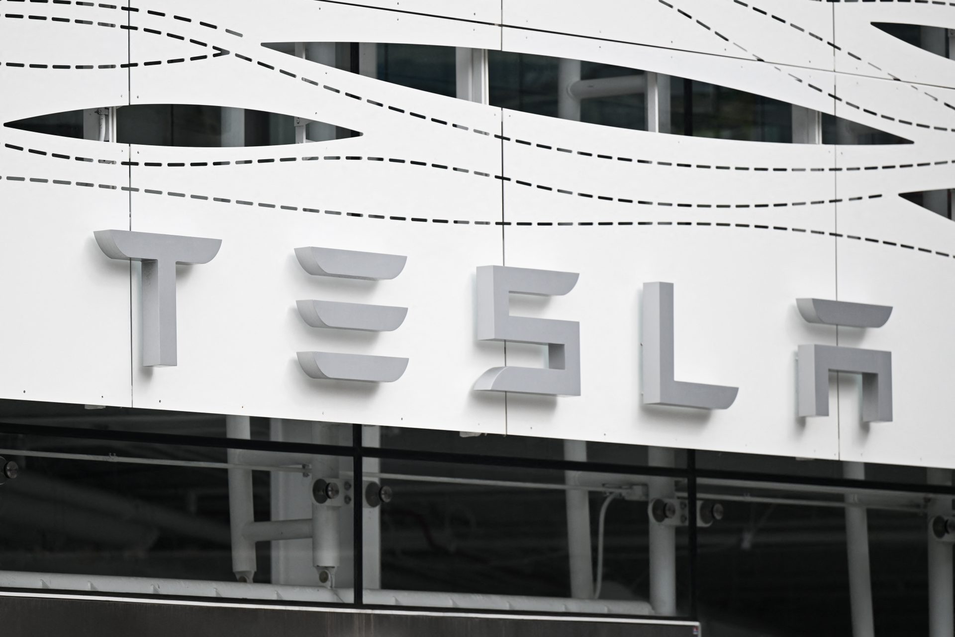 Tesla prevé recortar en más de un 10% su plantilla mundial