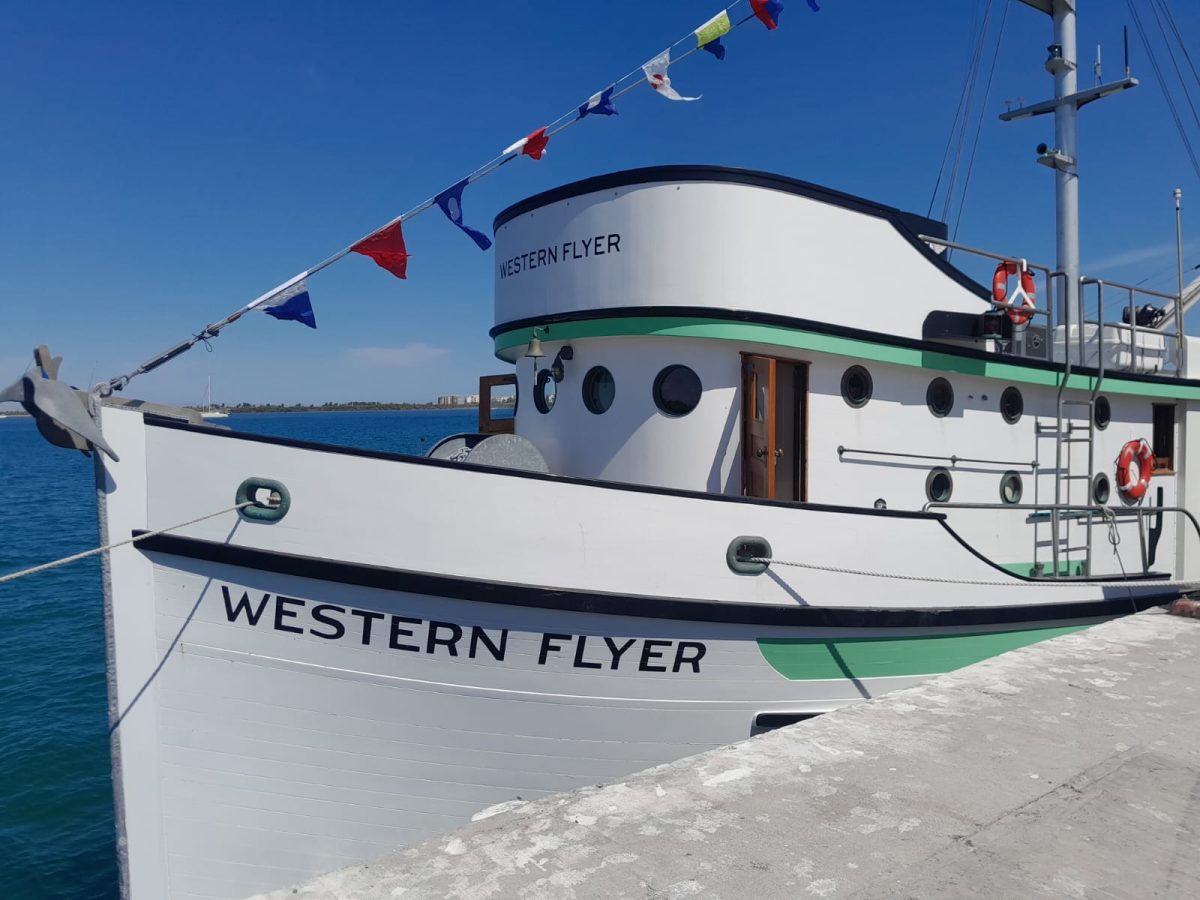 Reciben en La Paz al Western Flyer, símbolo de ciencia