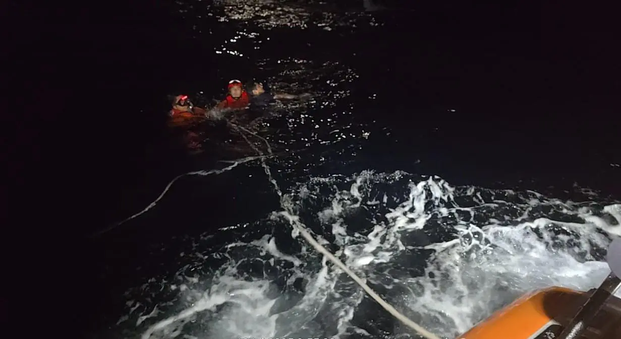 Cuatro personas rescatadas tras avioneta caída en Isla Cerralvo