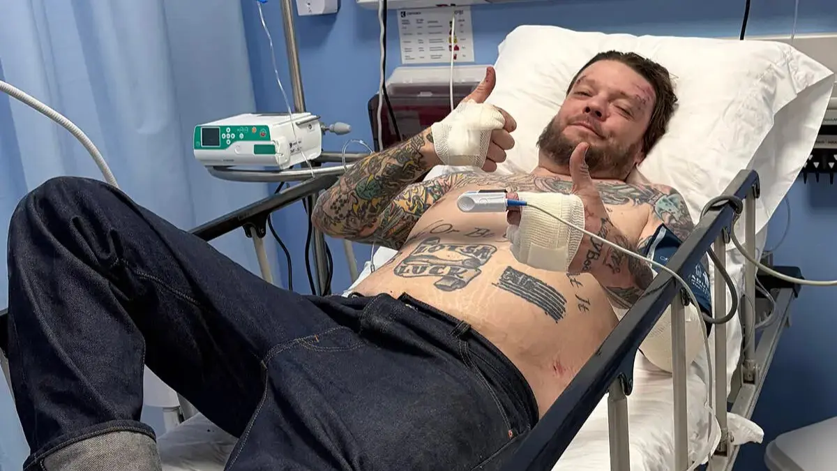 Corey Harrison no puede pagar hospital en Playa del Carmen tras accidente